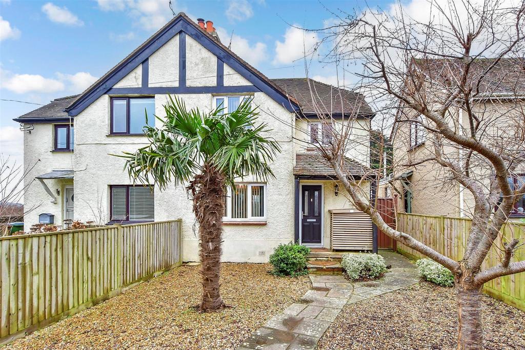 East Bank, Arundel BN18 3 bed character property - £231,000