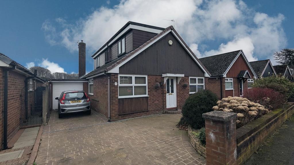Old Hall Drive, Wigan WN4 4 bed detached house for sale - £350,000