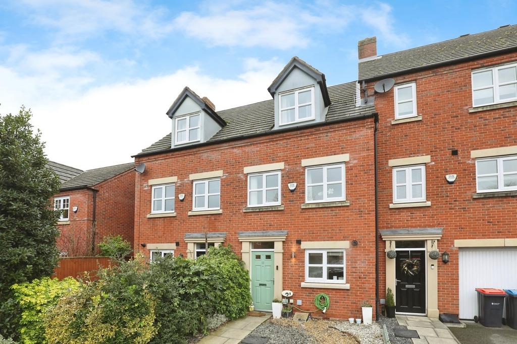 Winnington Old Lane, Northwich CW8 3 bed townhouse - £215,000