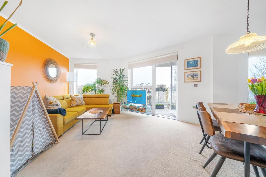 Loughborough Park, SW9 2 bed flat for sale - £575,000