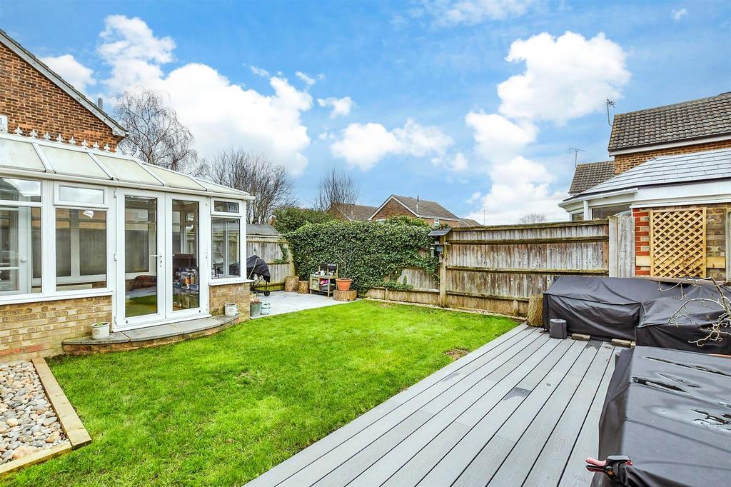 Weavers Close, Staplehurst, Kent 3 bed detached house - £410,000