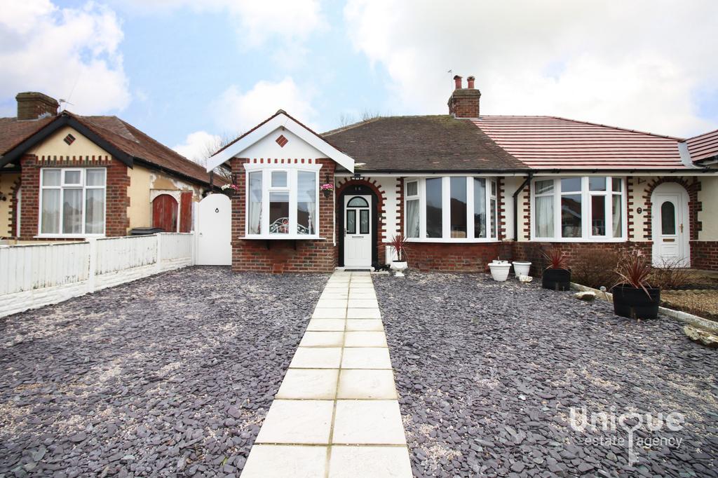 Bryning Avenue, Blackpool, FY2 2 bed bungalow for sale - £195,000