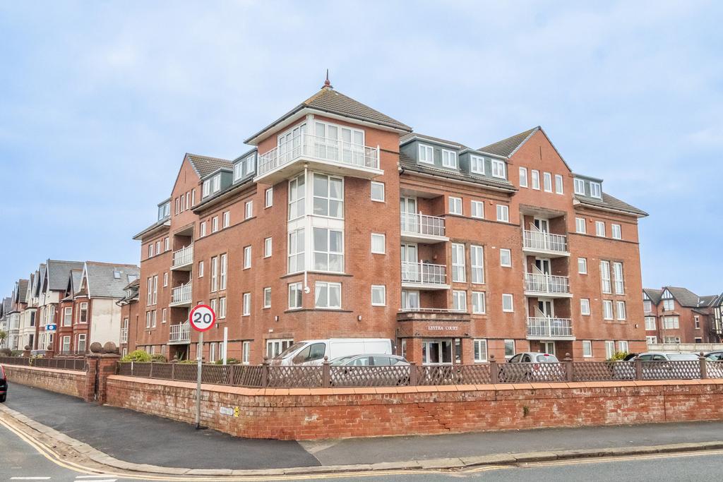 South Promenade, Lytham St. Annes, FY8 1 bed apartment for sale - £117,500