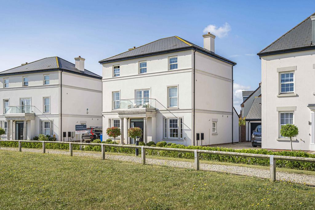 Howard Road, Heyford Park, OX25 5 bed detached house for sale - £990,000