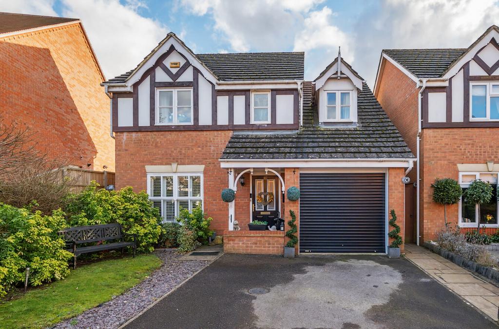 Dean Close, Ash GU12 4 bed detached house for sale - £540,000