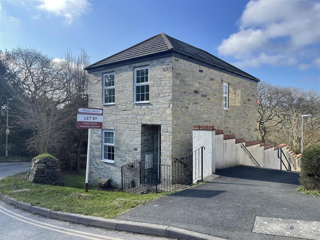 Newbridge Lane, Truro 4 bed detached house - £1,400 pcm (£323 pw)