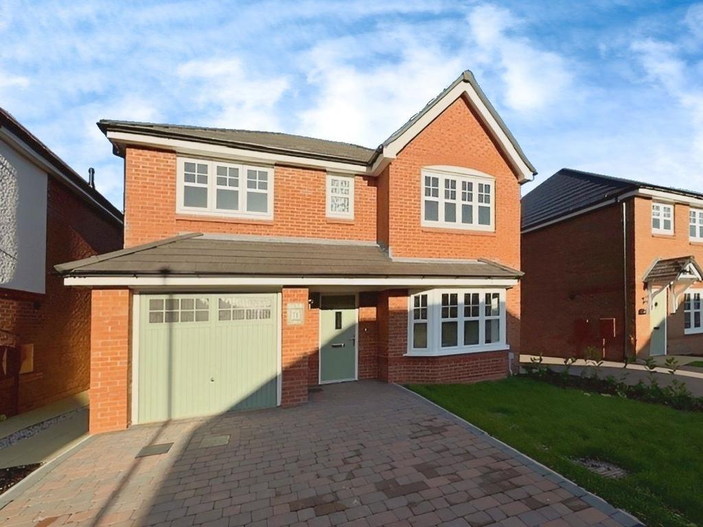 37 Llwyn Dinas Fechan, St Asaph LL17 0LW 4 bed detached house - £354,995