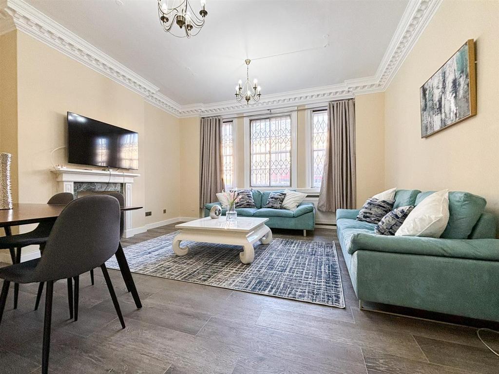 Hanover Gate Mansions, Regents Park, NW1 3 bed apartment to rent - £ ...
