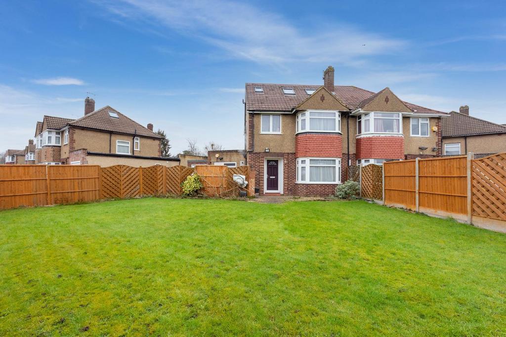 Hillary Road, Langley SL3 5 bed semi-detached house for sale - £725,000