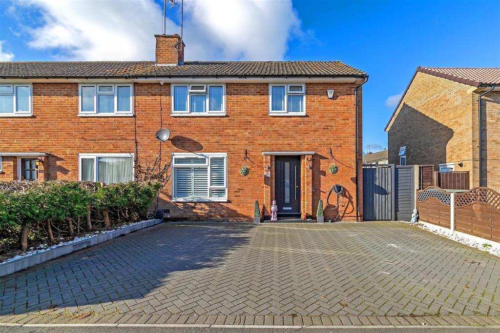 Timbercroft, Welwyn Garden City 3 bed end of terrace house - £595,000