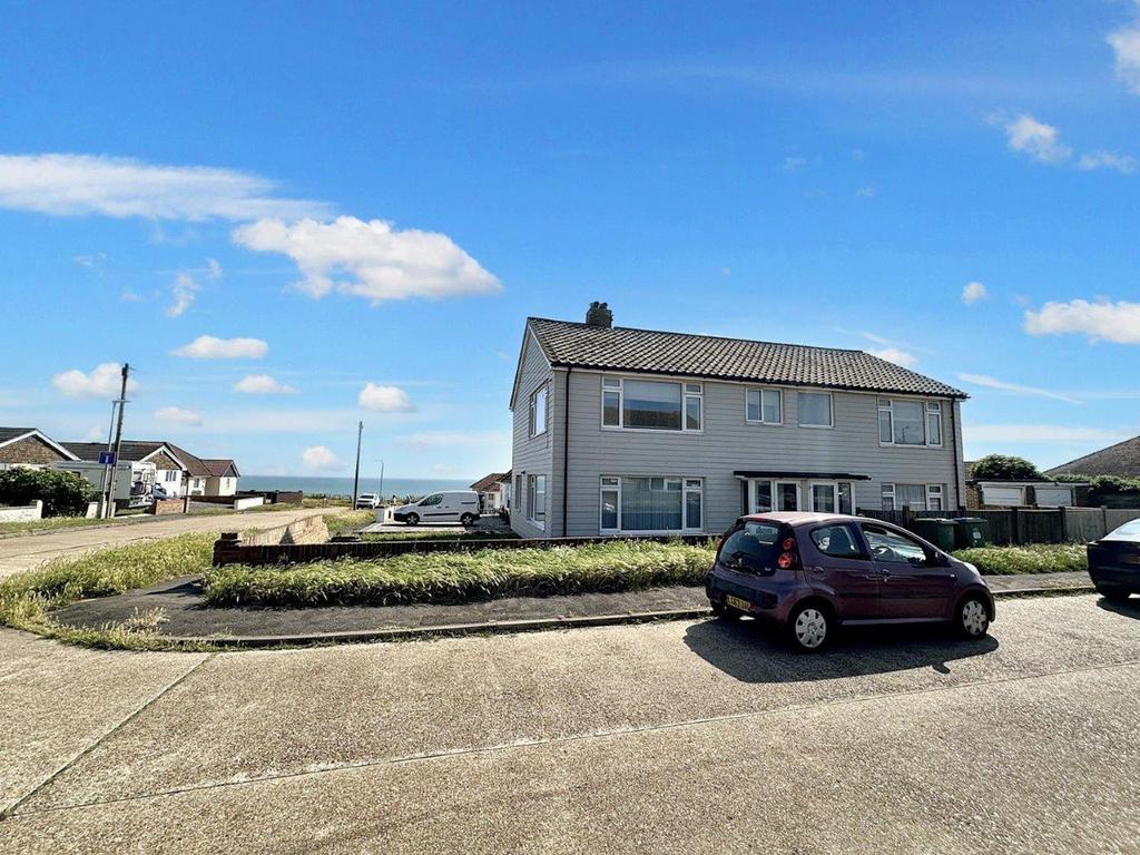 Southdown Avenue, Peacehaven, BN10 8PN 3 bed maisonette for sale - £300,000