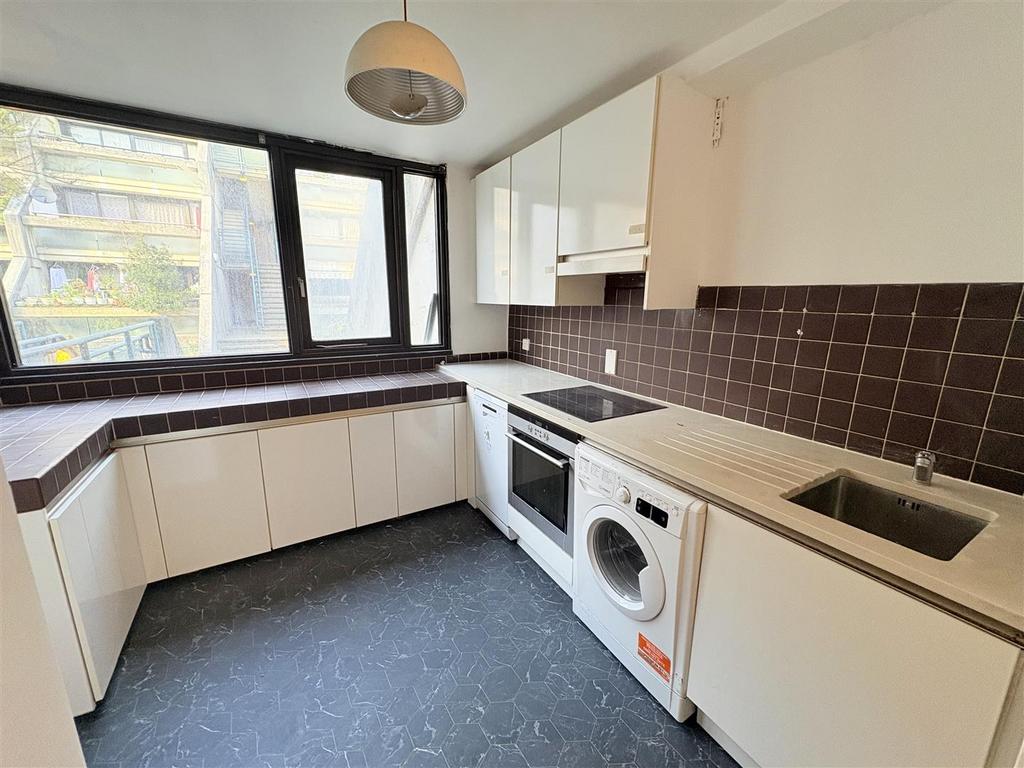 Rowley Way, St Johns Wood, London, NW8 3 bed flat - £2,600 pcm (£600 pw)