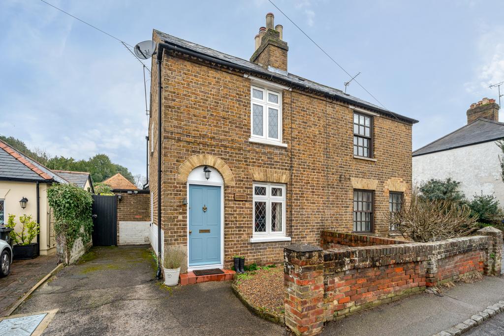 Rogers Lane, Stoke Poges... 2 bed semi-detached house - £450,000