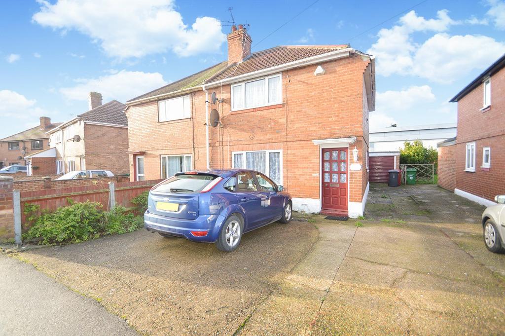 Salisbury Avenue, Slough, Berkshire, SL2 3 bed semi-detached house - £ ...