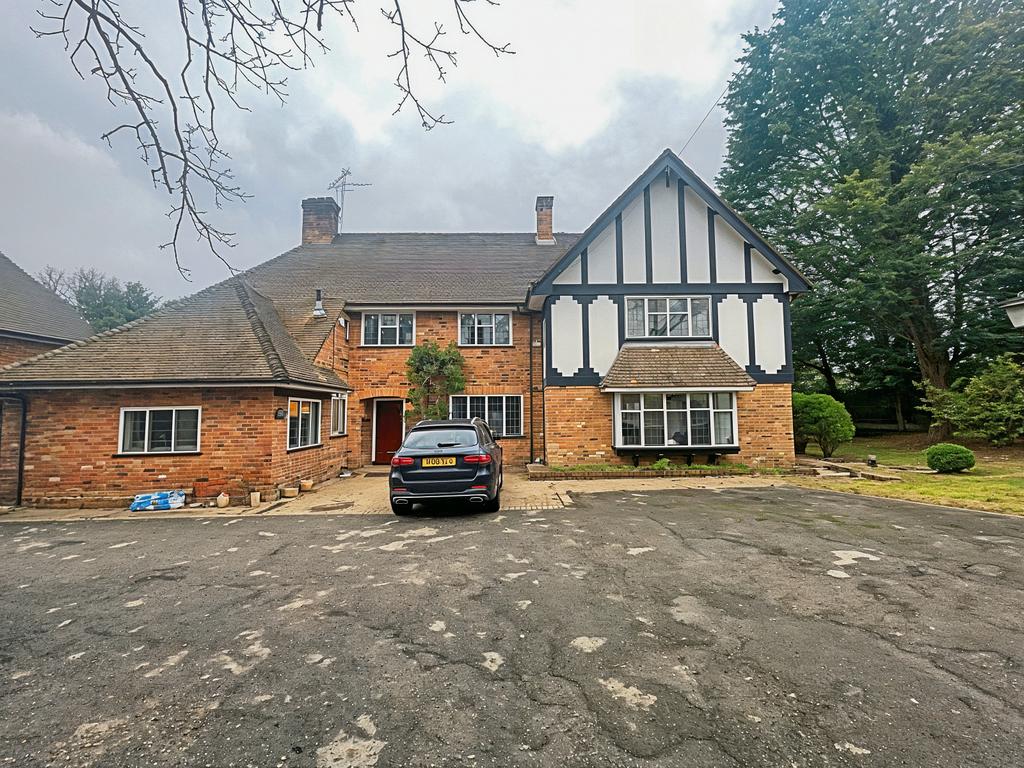 Dukes Wood Drive, Gerrards Cross, SL9 5 bed detached house - £4,950 pcm ...