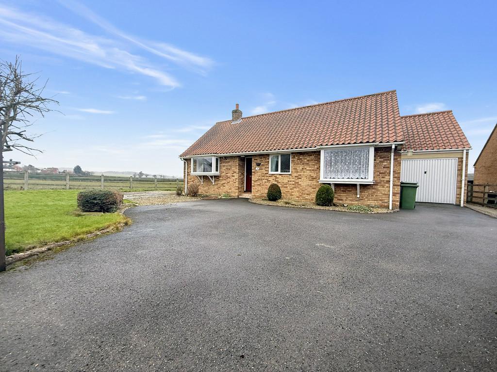 Carr Lane, Scarborough YO13 3 bed detached bungalow - £340,000