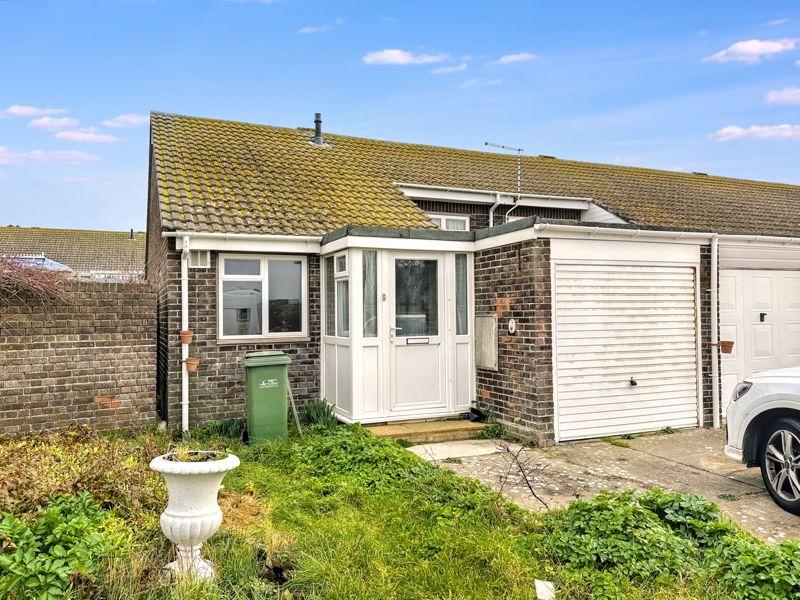 LONGSTONE CLOSE, SOUTHWELL, PORTLAND... 2 bed bungalow for sale - £180,000