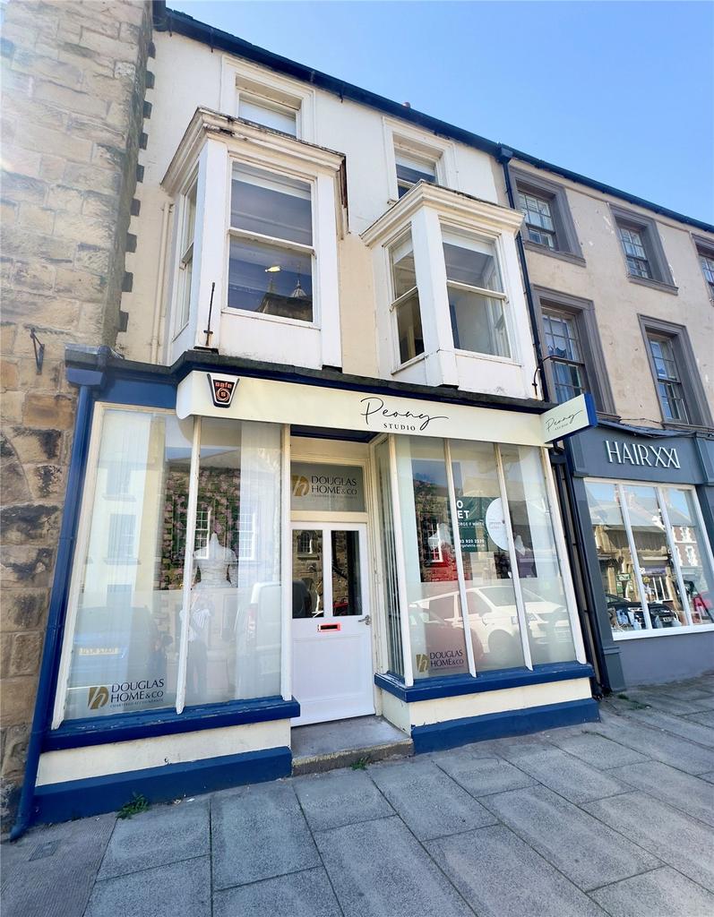 Fenkle Street, Alnwick... Shop - £1,000 pcm (£231 pw)