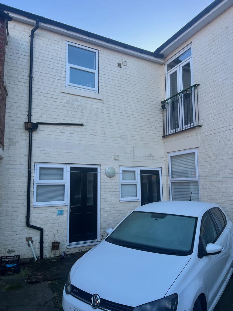 100a Doncaster Road, Mexborough S64 2 bed flat to rent - £590 pcm (£136 pw)