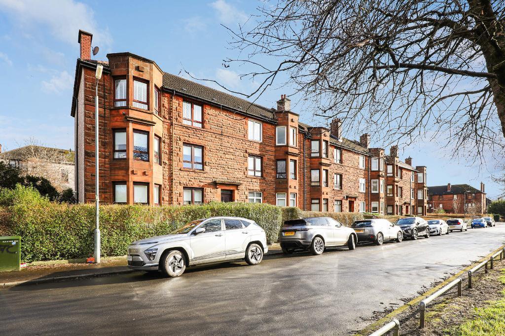 Dee Street, Riddrie, G33 2DT 2 bed flat - £144,950