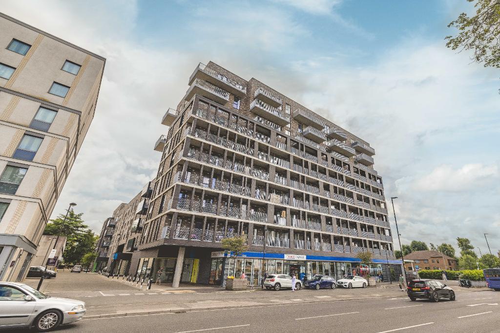 Windsor Road, Slough, SL1 2NE 1 bed flat - £1,295 pcm (£299 pw)