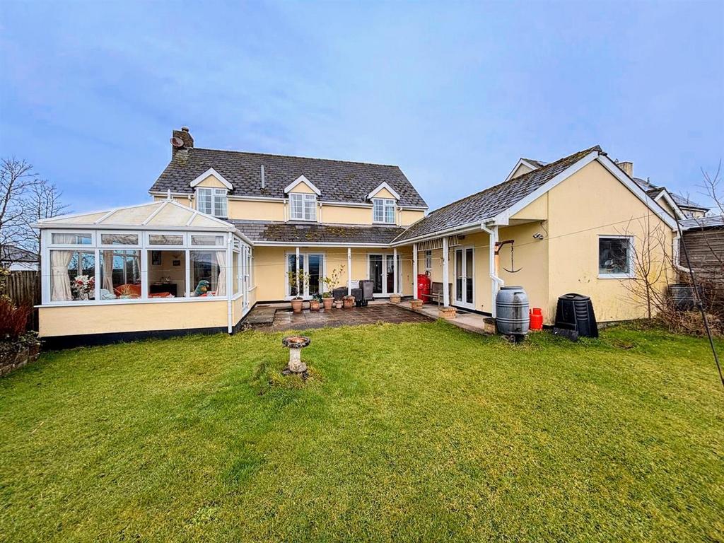 Church Road, Highampton, Beaworthy 4 bed detached house - £485,000