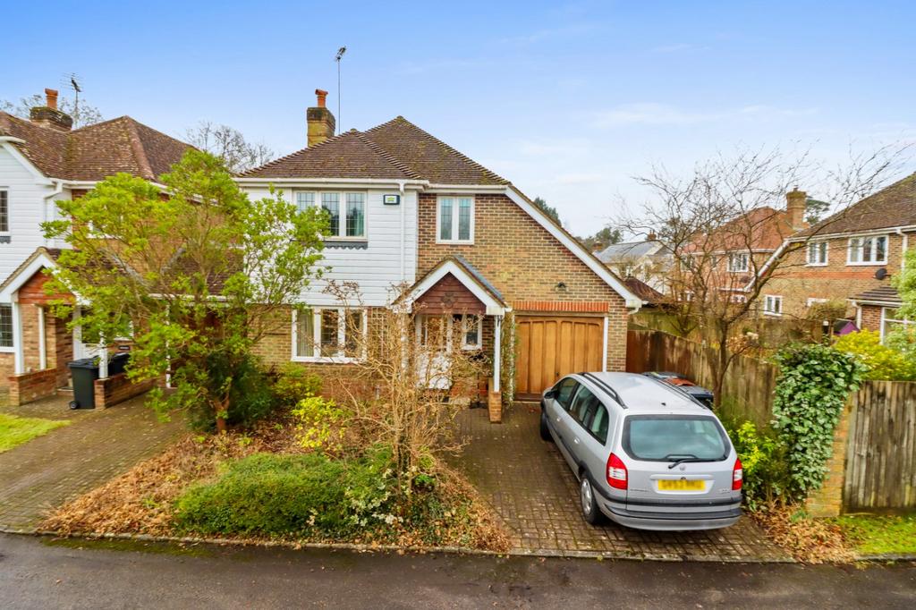 Beaconsfield Road, Chelwood Gate... 3 bed link detached house for sale ...