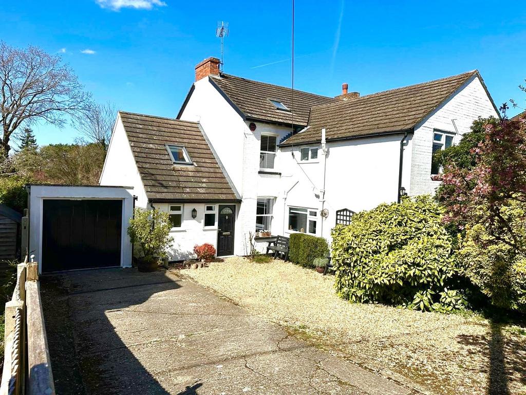 Hutton Road, Ash Vale GU12 4 bed semi-detached house for sale - £700,000