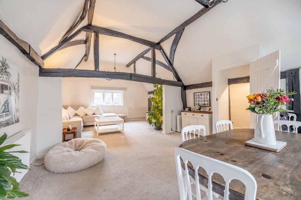 High Street, Burnham SL1 2 bed apartment - £350,000