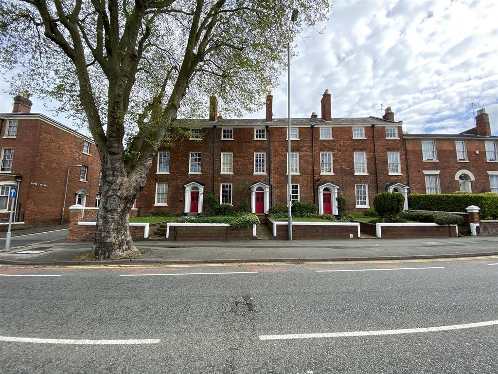Flat 1, 28 Tettenhall Road... 1 bed apartment - £595 pcm (£137 pw)