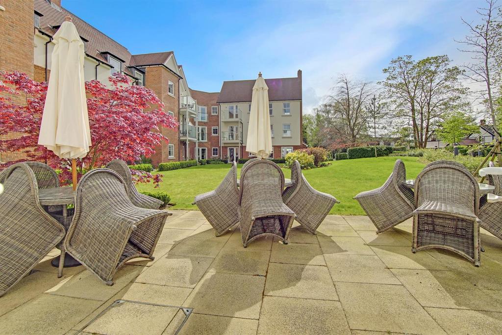 Manor Park Road, Chislehurst 2 bed apartment - £625,000