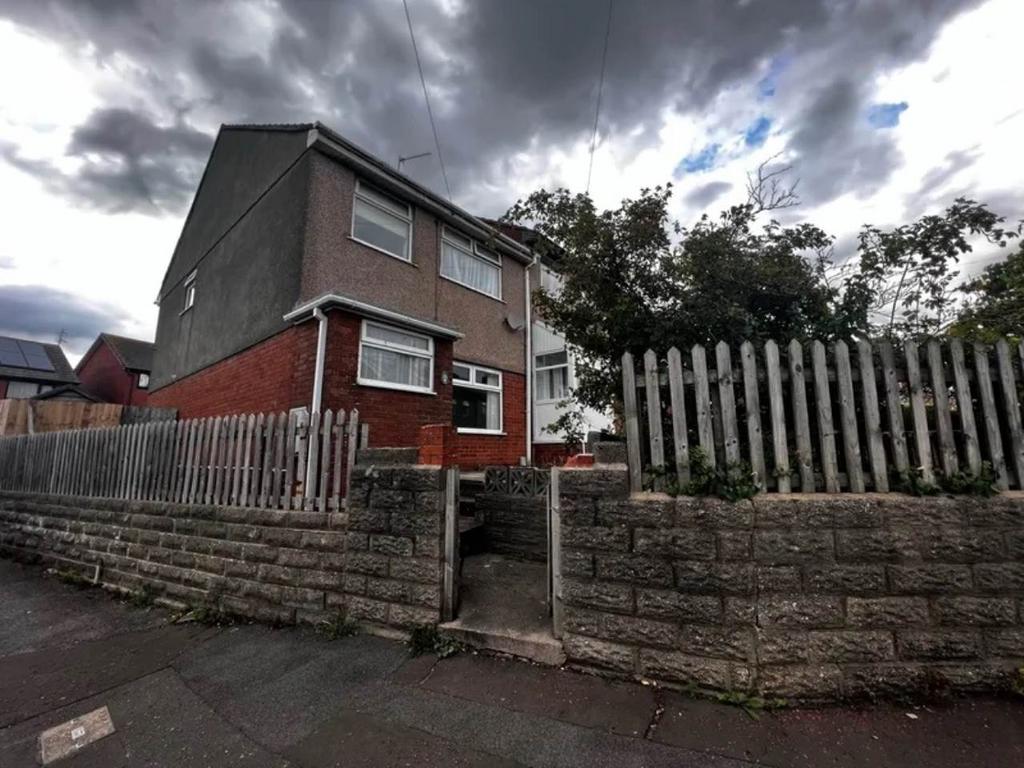 Arthur Street, Barry, Vale of Glamorgan 3 bed end of terrace house - £ ...