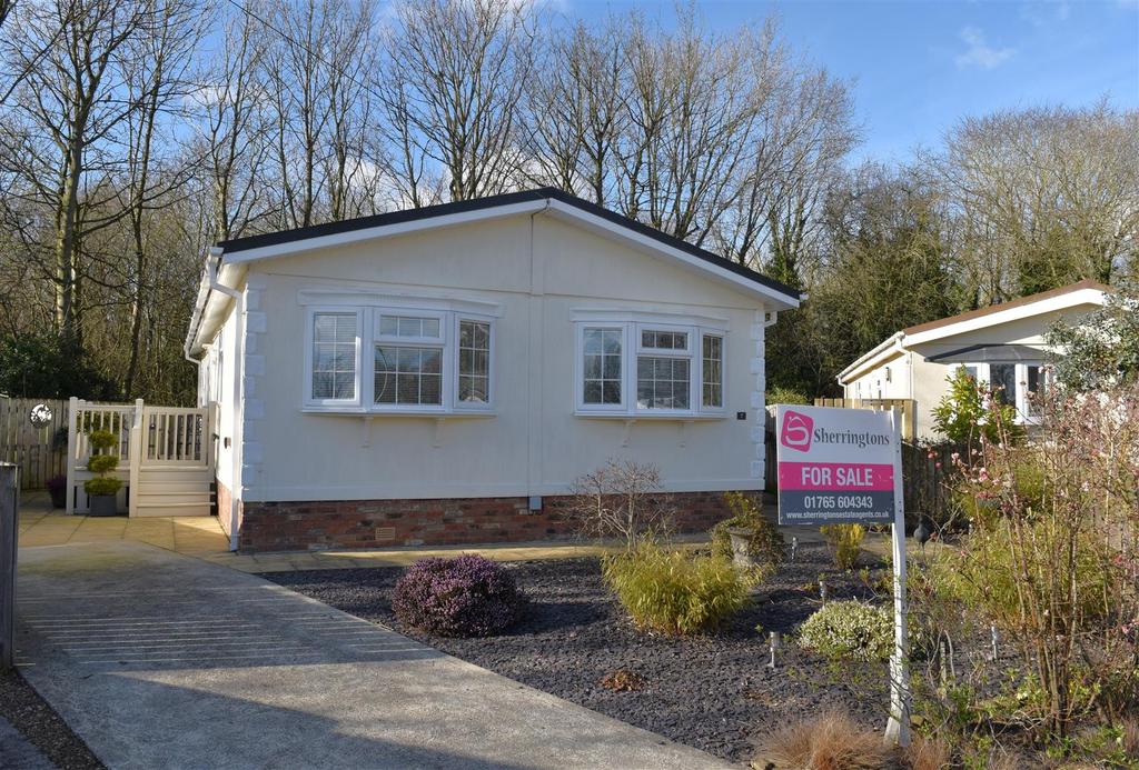 New Park, Ripon 2 bed park home - £180,000