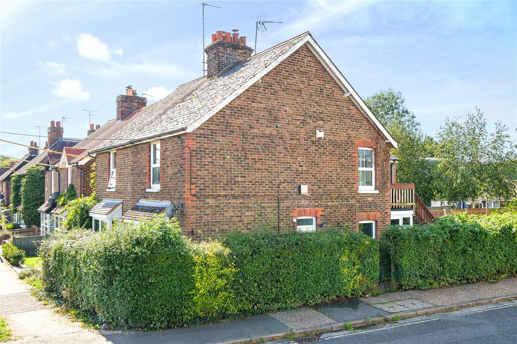 Daux Way, Billingshurst, West Sussex... 2 bed semi-detached house - £ ...