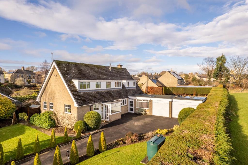 Hexham NE48 5 bed detached bungalow - £539,000
