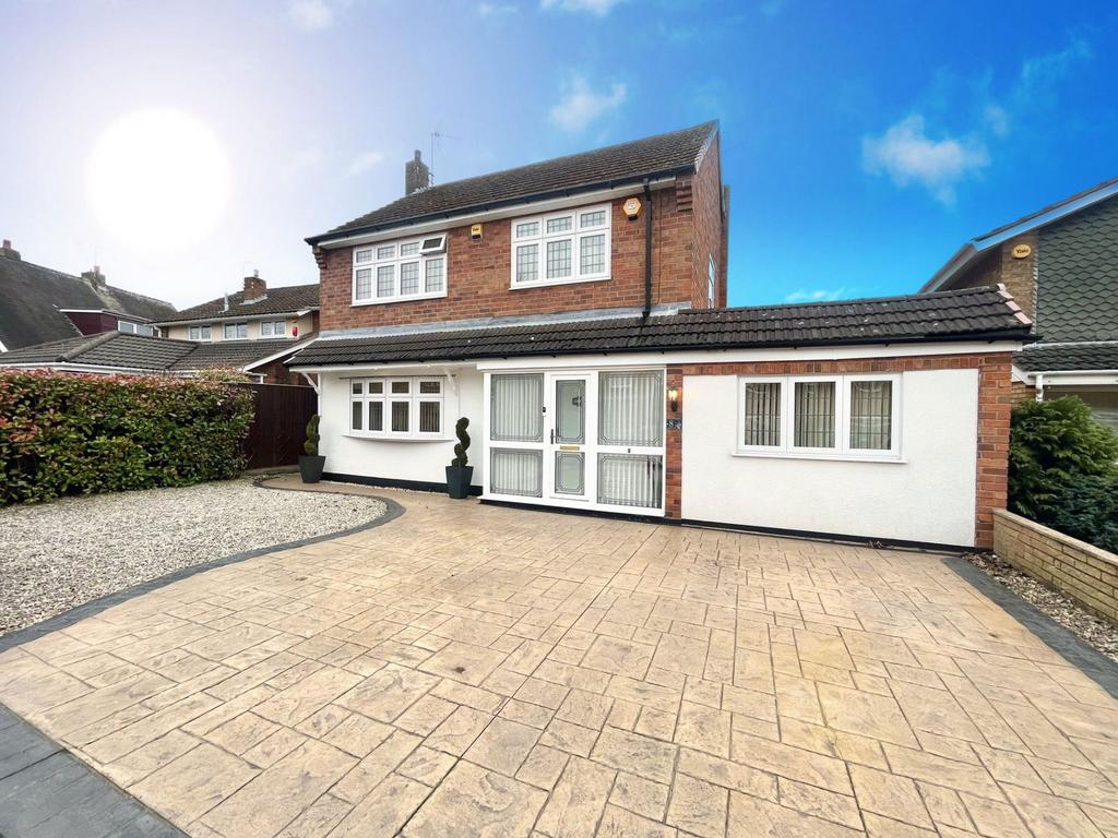 Windsor Crescent, Dudley DY2 4 bed detached house - £350,000