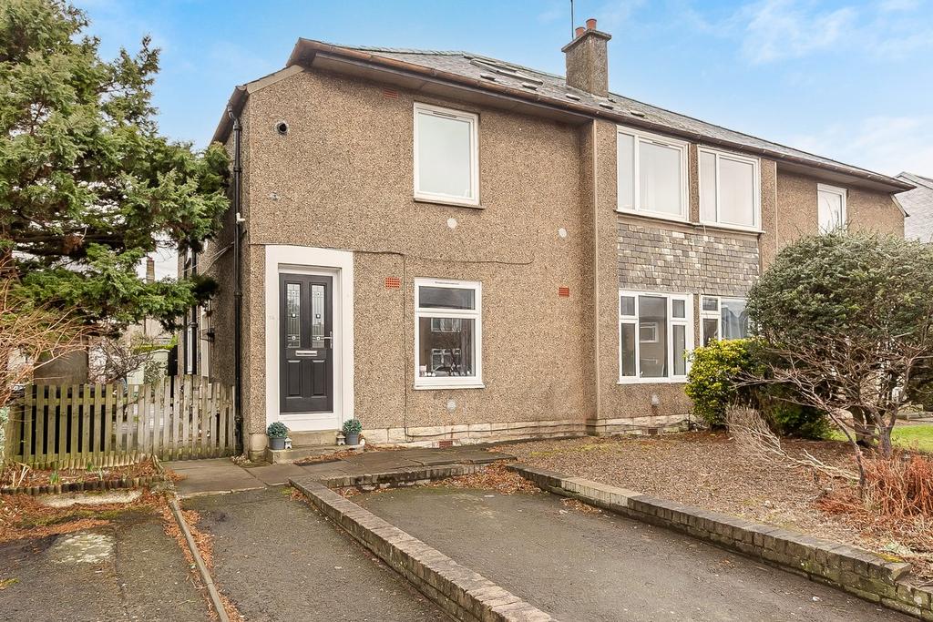 Colinton Mains Drive, Edinburgh, EH13 3 bed ground floor flat - £220,000