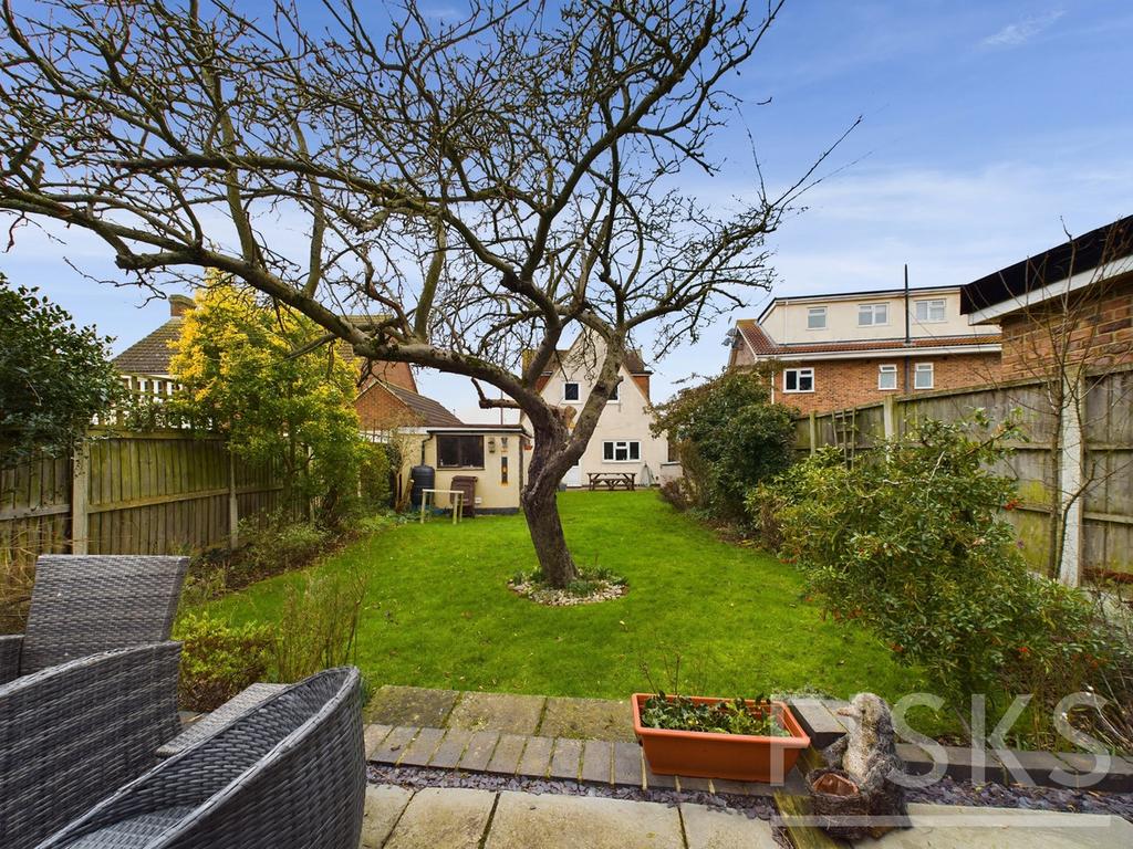 Fleet Road, Benfleet, SS7 4 bed detached house for sale - £400,000