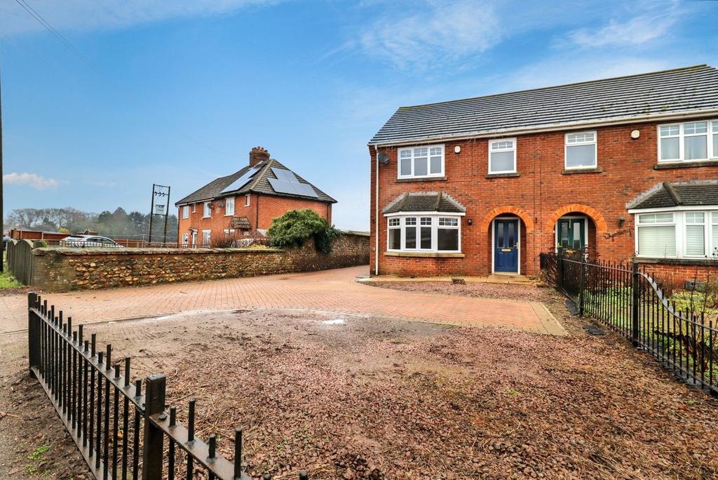 Wereham 4 bed semi-detached house for sale - £275,000