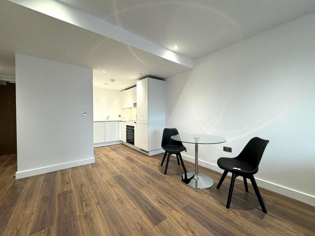 Market Street, Bracknell RG12 1 bed apartment - £1,300 pcm (£300 pw)