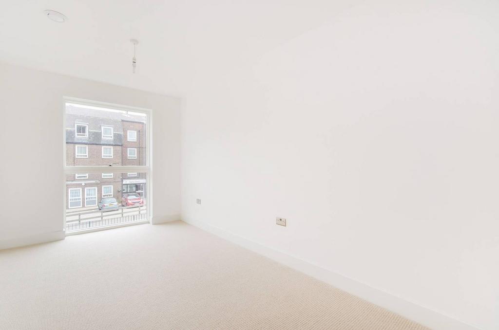 Lyon Square, Harrow, HA1 2 bed flat - £2,100 pcm (£485 pw)