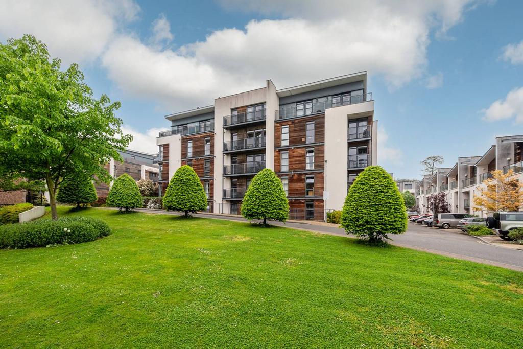 Scott Avenue, Putney, London, SW15 2 bed flat - £3,150 pcm (£727 pw)