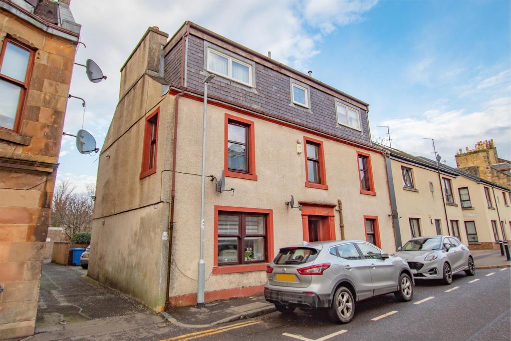 Nelson Street, Largs KA30 2 bed flat - £69,000