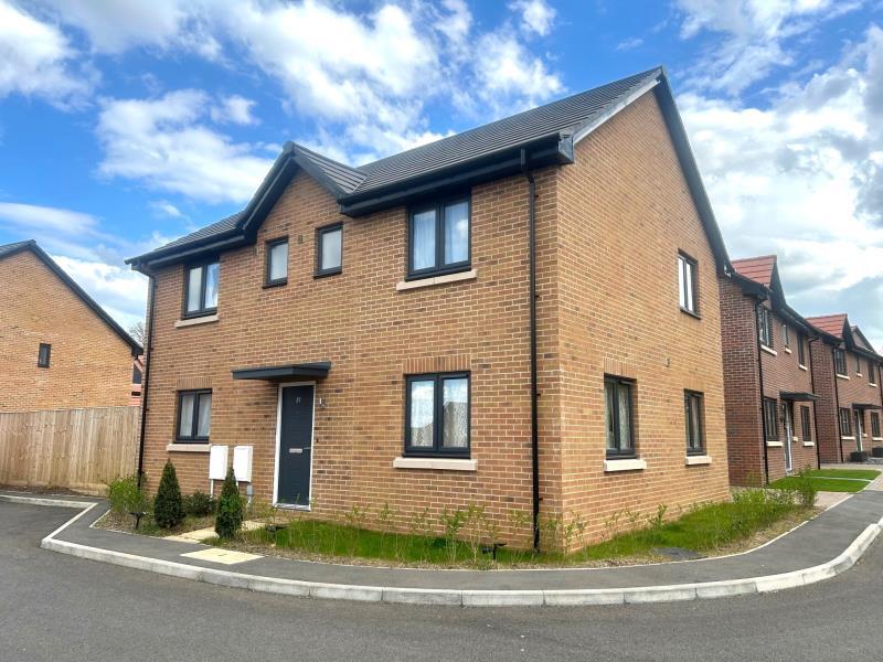 Henry Hoare Drive, Glebe Farm 4 bed detached house - £2,250 pcm (£519 pw)