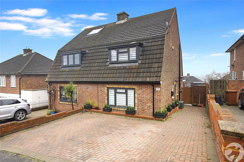 Drakes Avenue, Rochester, Kent, ME2 3 bed semi-detached house - £400,000