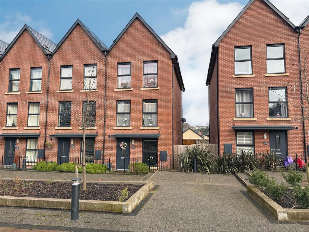 Kingdom Court, Chepstow NP16 4 bed townhouse - £375,000