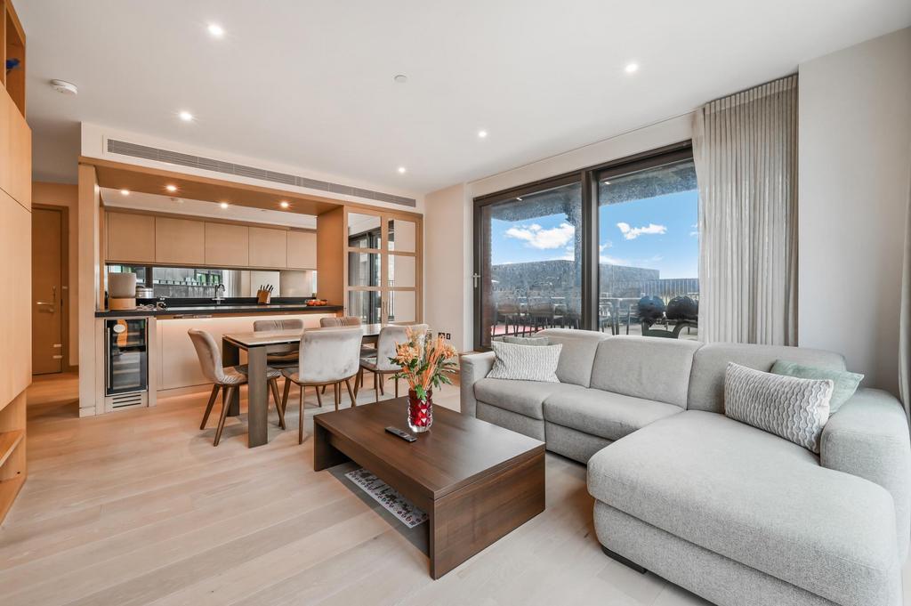 Legacy Building, Embassy Gardens... 3 bed flat - £5,997 pcm (£1,384 pw)