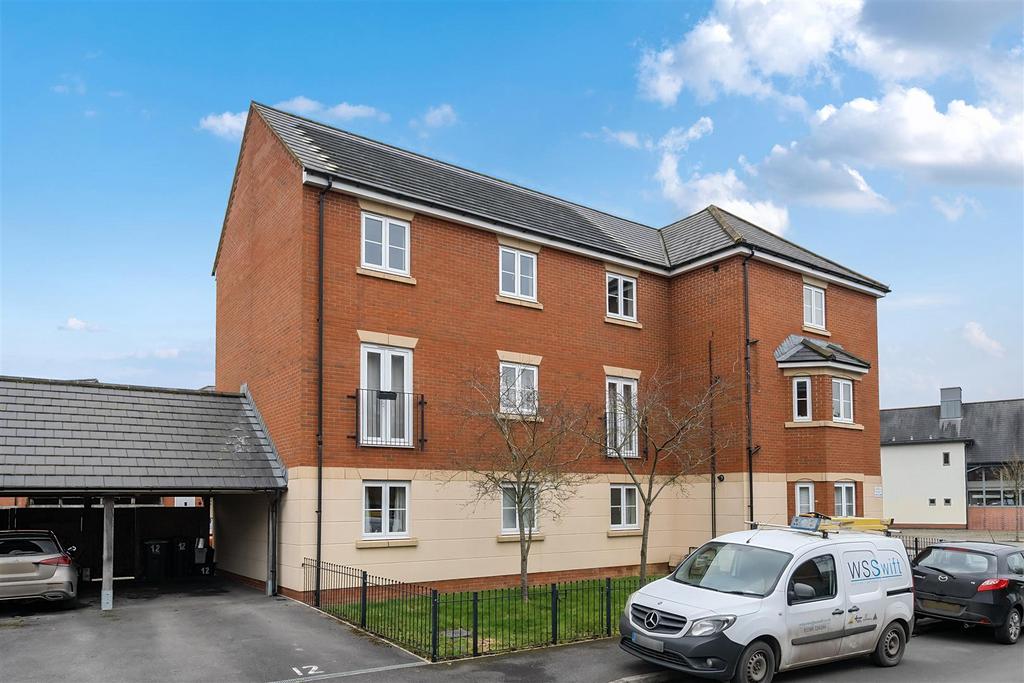 Palmer Road, Devizes, SN10 2 bed flat - £158,000