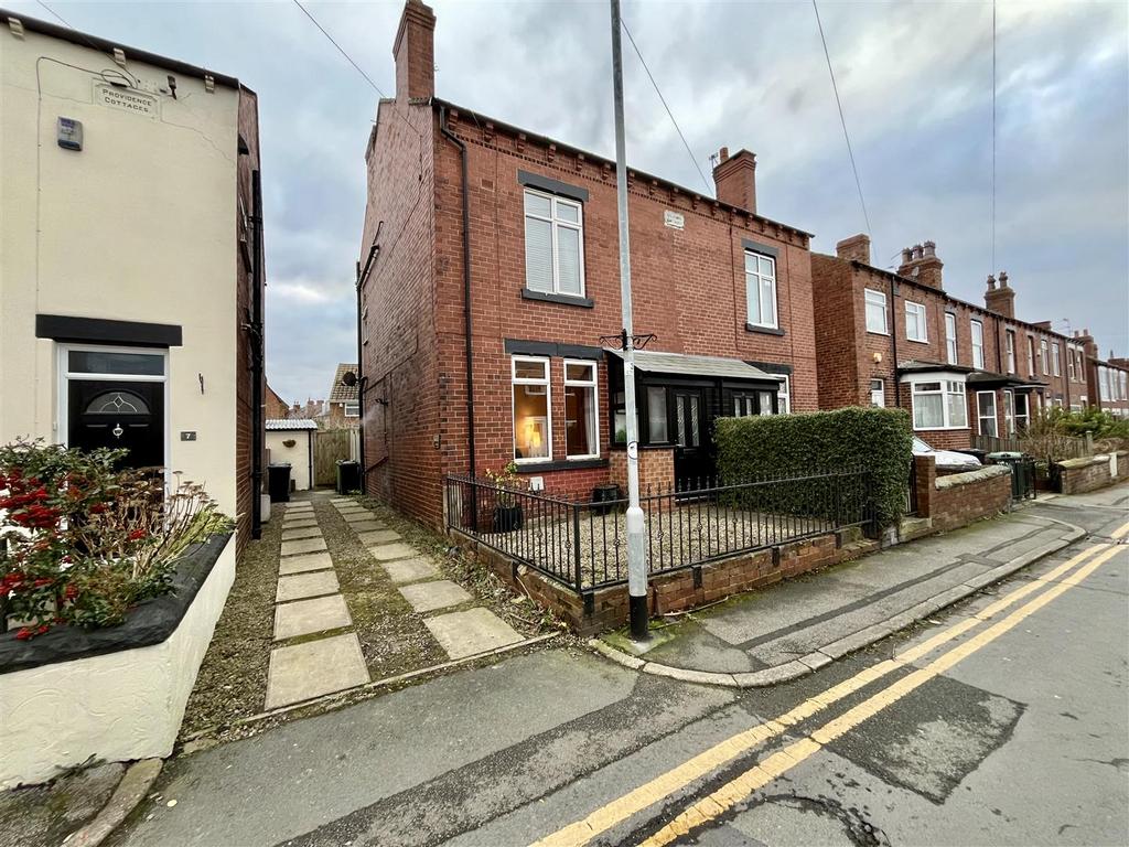 Coupland Road, Garforth, Leeds 4 bed semi-detached house for sale - £ ...