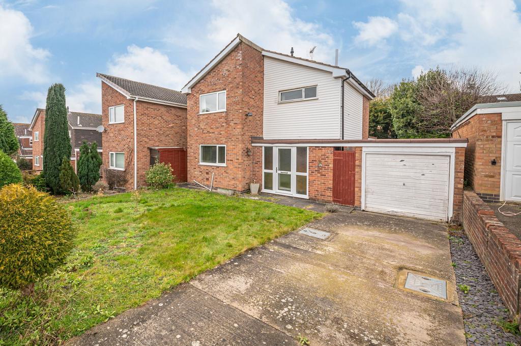 St. Johns Road, Kettering NN15 3 bed detached house - £270,000